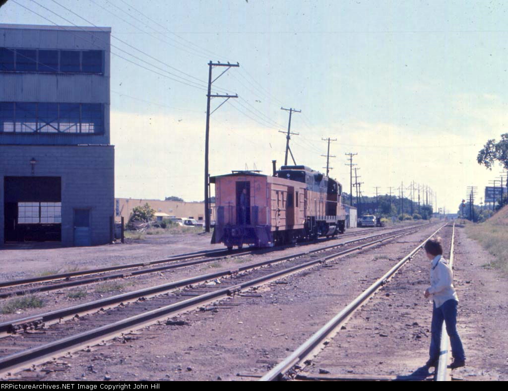 1002-25 MILW 323 at Cleveland Ave on Short Line